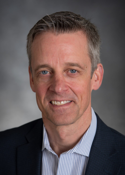 Doctors' expertise helps steward COVID vaccines - Permanente Medicine